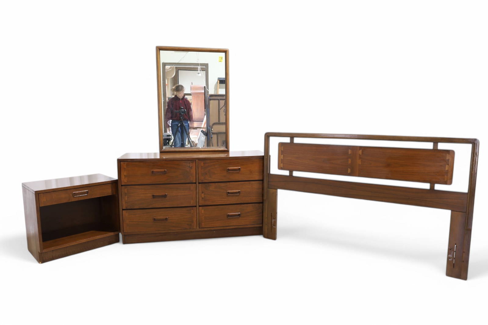 Lane Bedroom Set - 4 Pcs. Auction