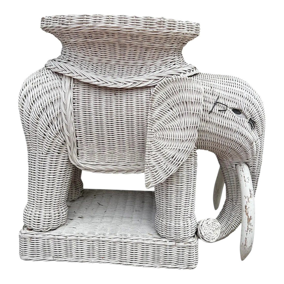 White Wicker Elephant Stand - Jul 31, 2025 | Regency Auction House In Nj