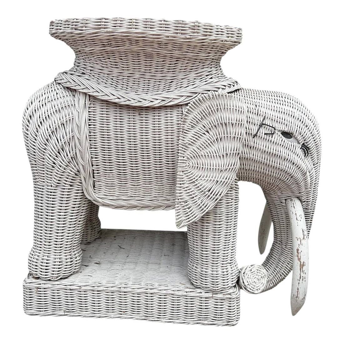 White Wicker Elephant Stand - Jul 31, 2025 | Regency Auction House In Nj