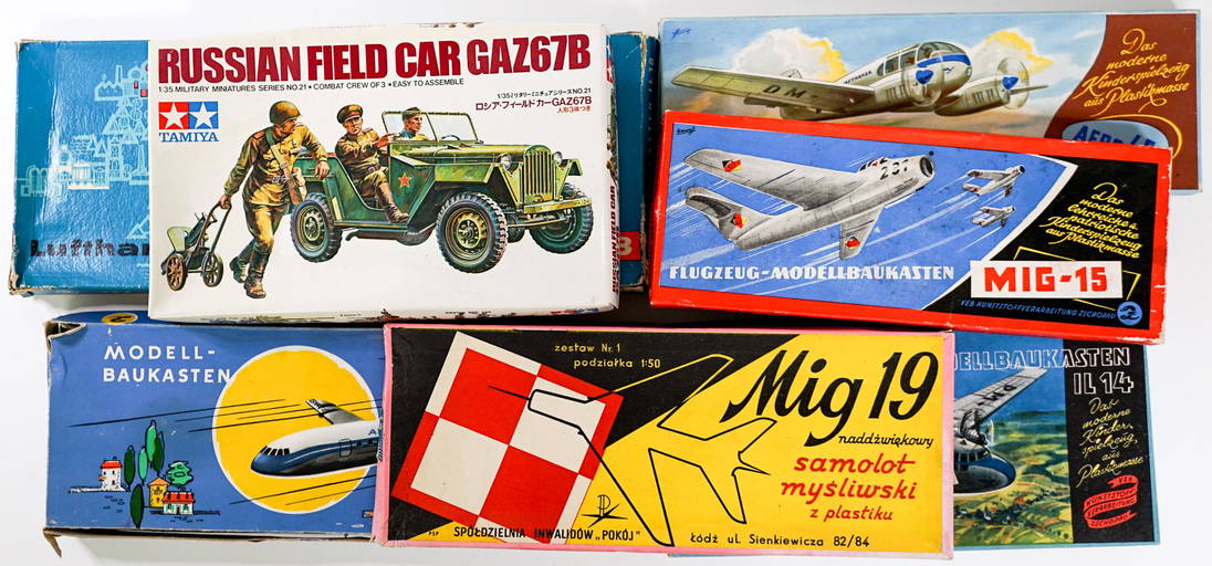 Airplane (7) Model Kits [germany]