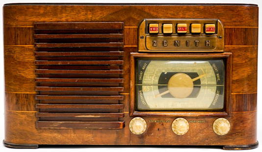 Zenith Short Wave Port. Radio Bomber Model 7g605