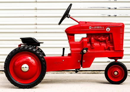 1/8 Scale Farmall Super M Tractor