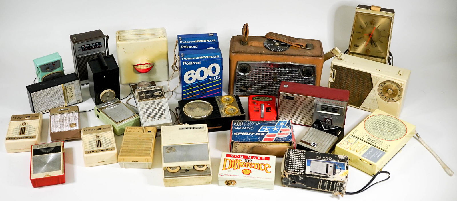 Vintage (27) Clock And Transistor Radios