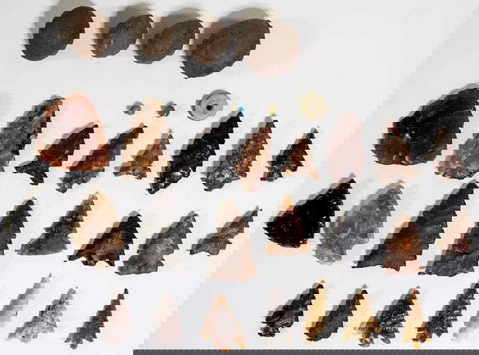 Native American (30) Arrowheads, Beads