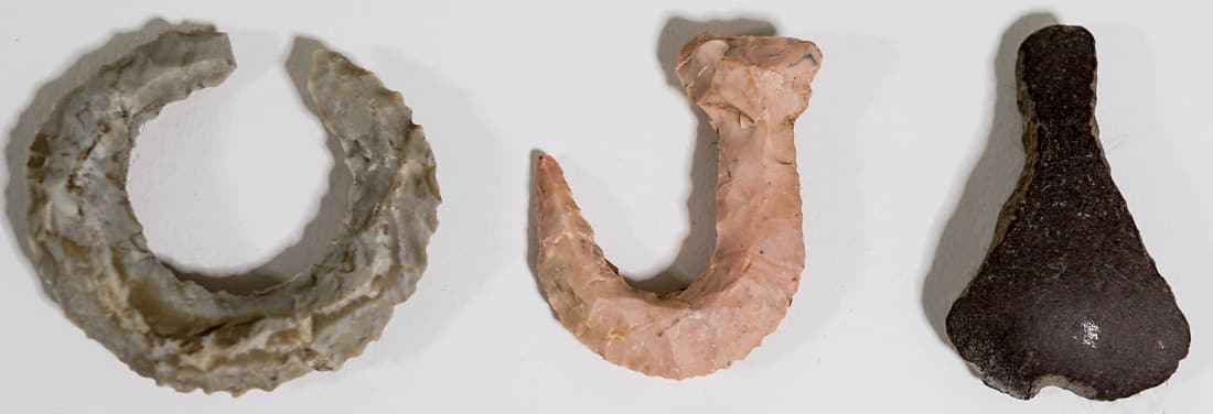 Native American (3) Stone Arrowheads [fish Hook] Auction