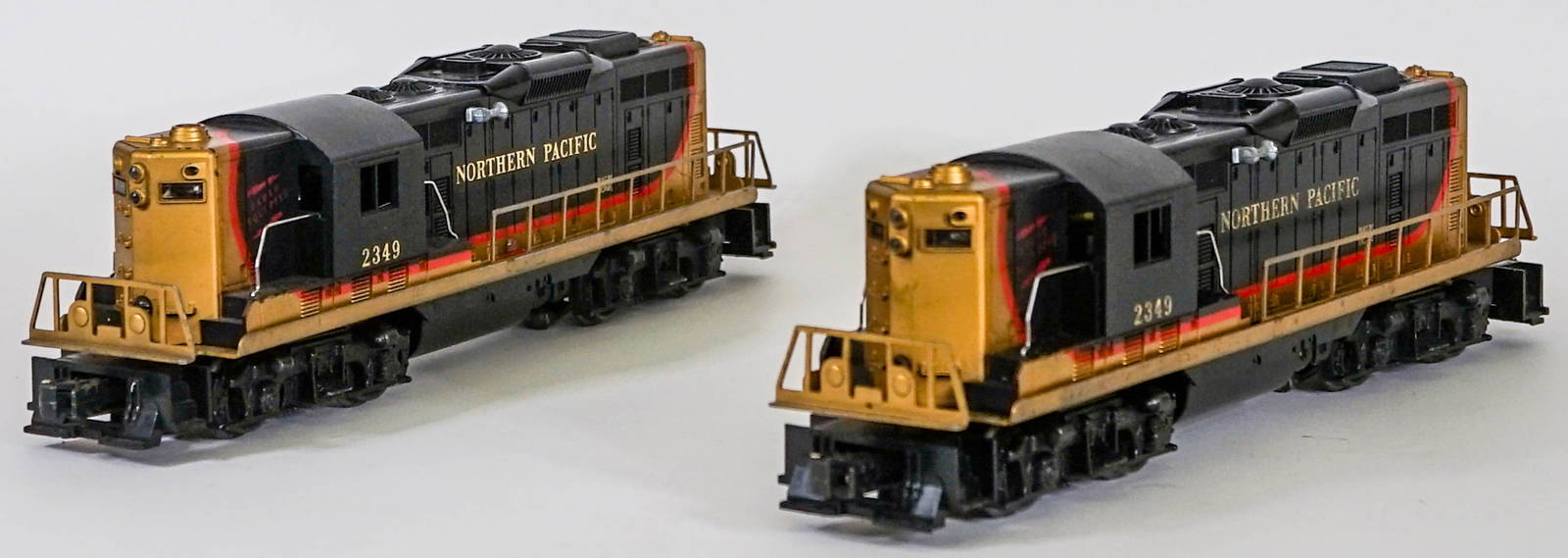 Pair Northern Pacific Gp9's Lionel 2349 Auction
