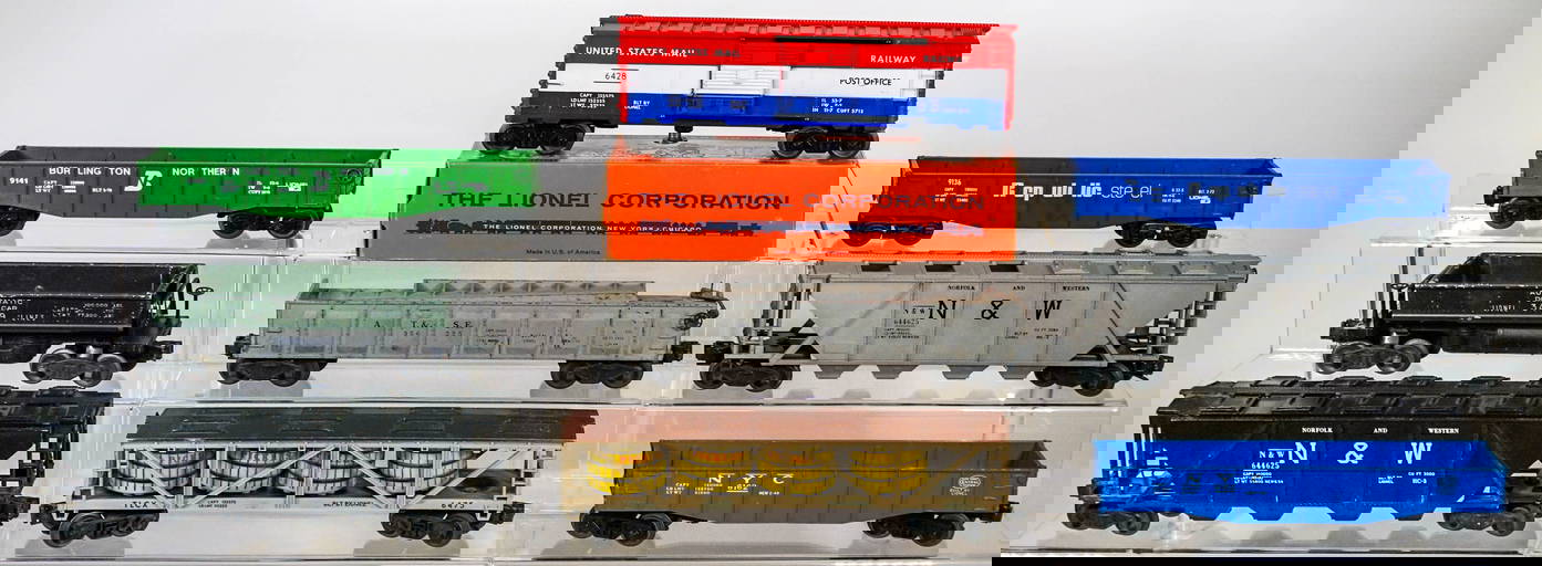 Lionel Box Cars And Hoppers (9)