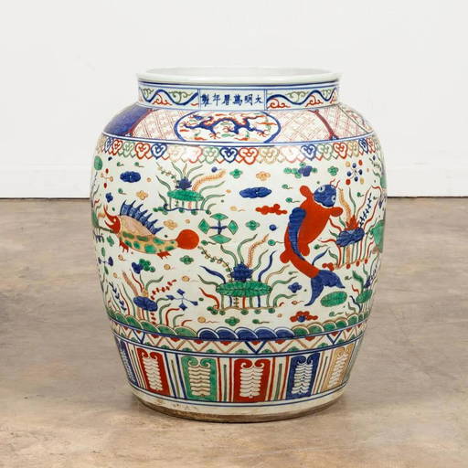 Large Chinese Wucai Pottery Jar