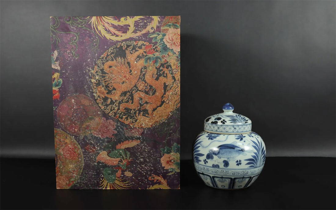 Chinese B/w Fine Jar Auction