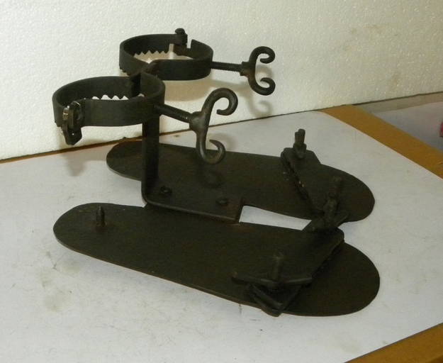 Rare Torture Red Hot Iron Shoe Hand Made Spike Rare Steel