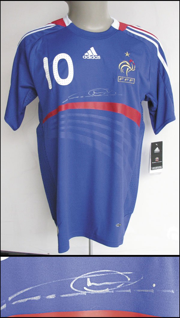7573: Zinedine Zidane Shirt with Autograph