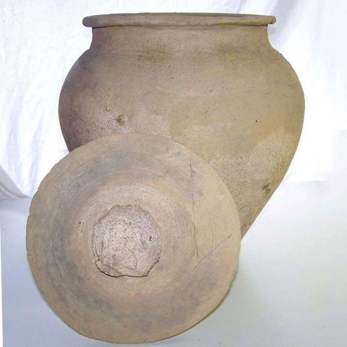 14" Roman storage jar with lid 2nd/4th century AD
