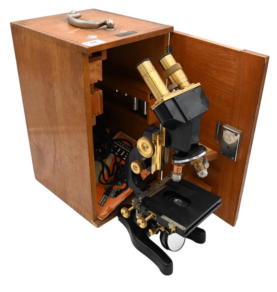 Leitz Microscope