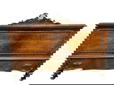 Standard Line Co, Chicago Cedar Chest. Walnut Ve