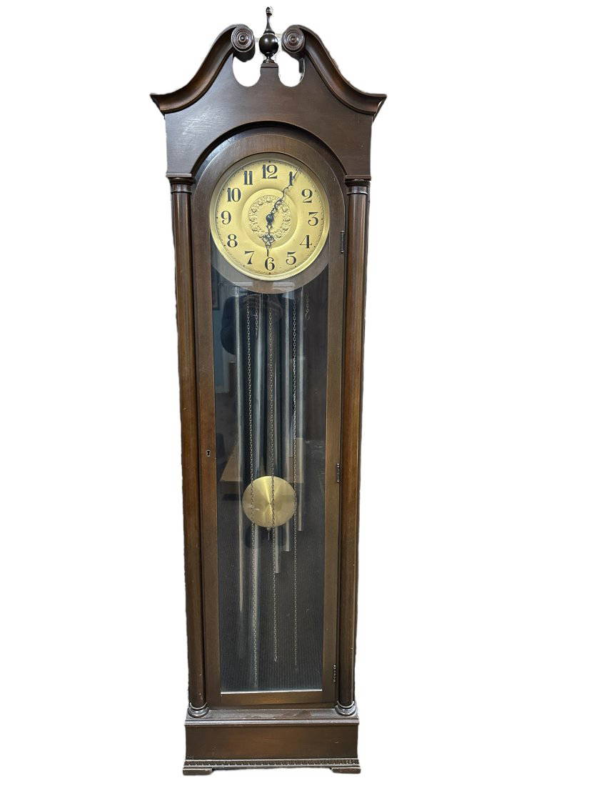 Colonial Mfg Co. Grandfather Clock Auction