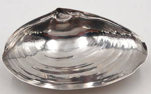 Giant Sea Clam Shell (#0283) on Aug 14, 2022 | Boston Harbor Auctions in MA