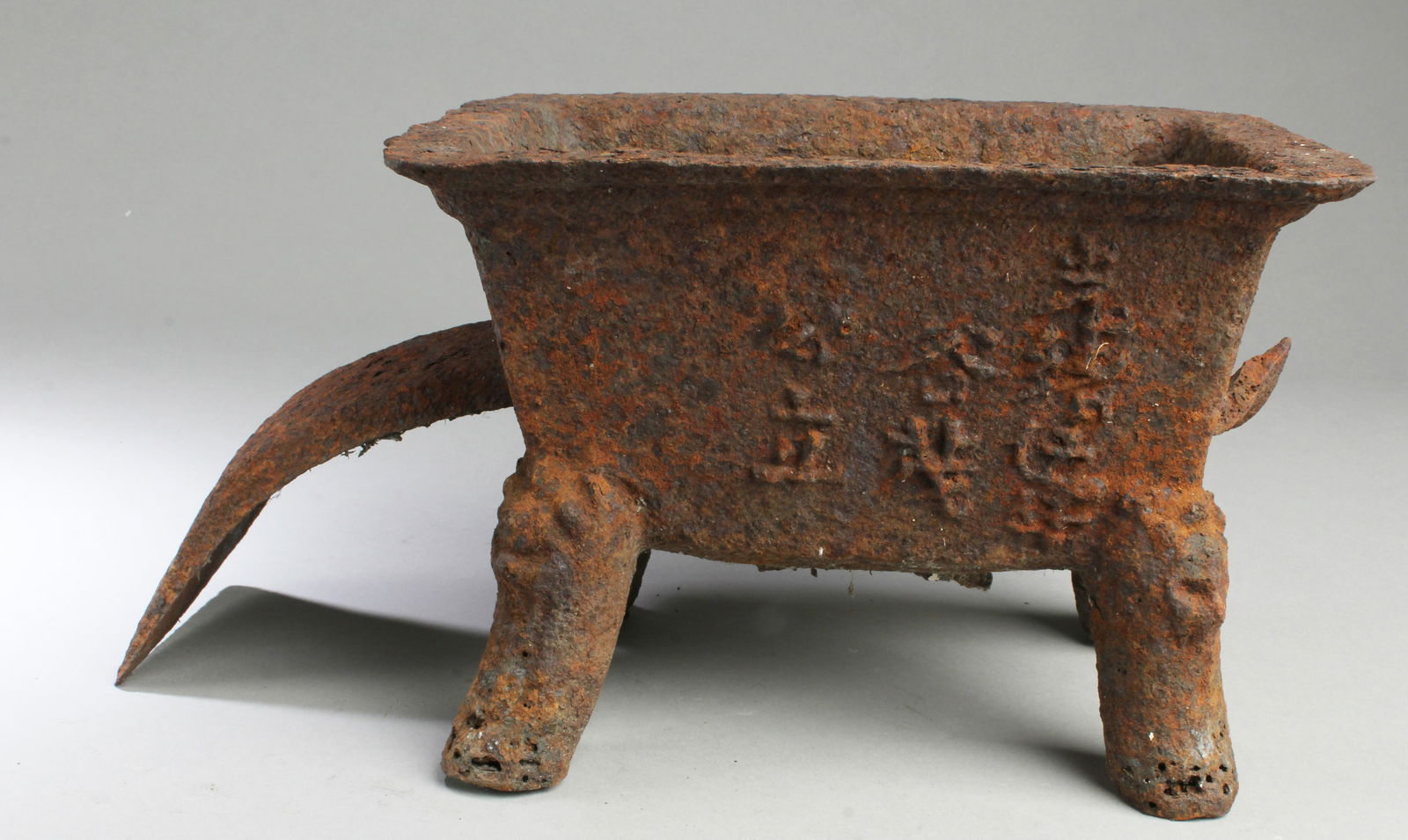 Antique Chinese Cast Iron Censer - Feb 15, 2020 | Jumbo Auction House in CA