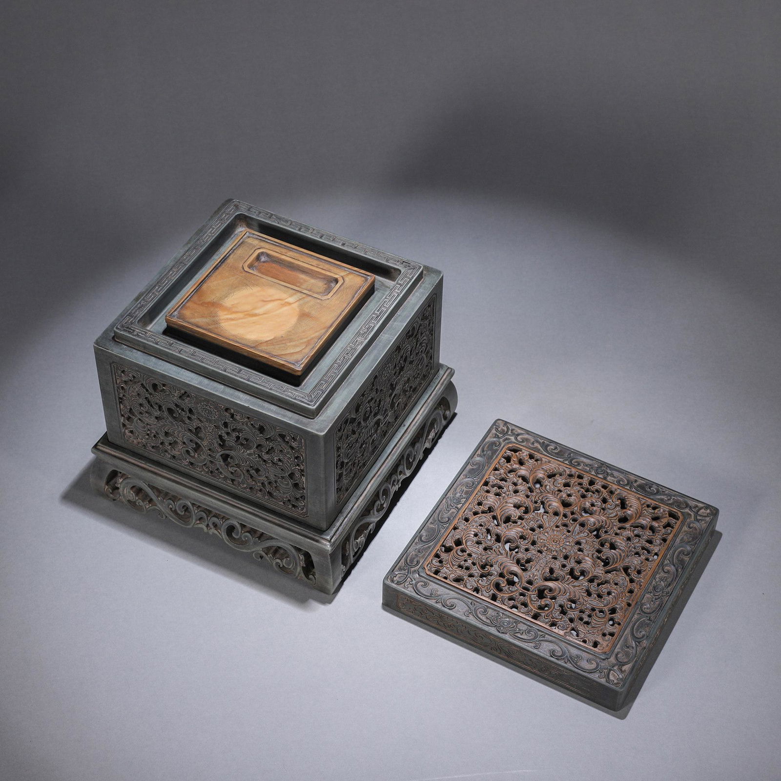 Chinese Stone Ink Slab (#0106) on Dec 03, 2022 | Jumbo Auction House in CA