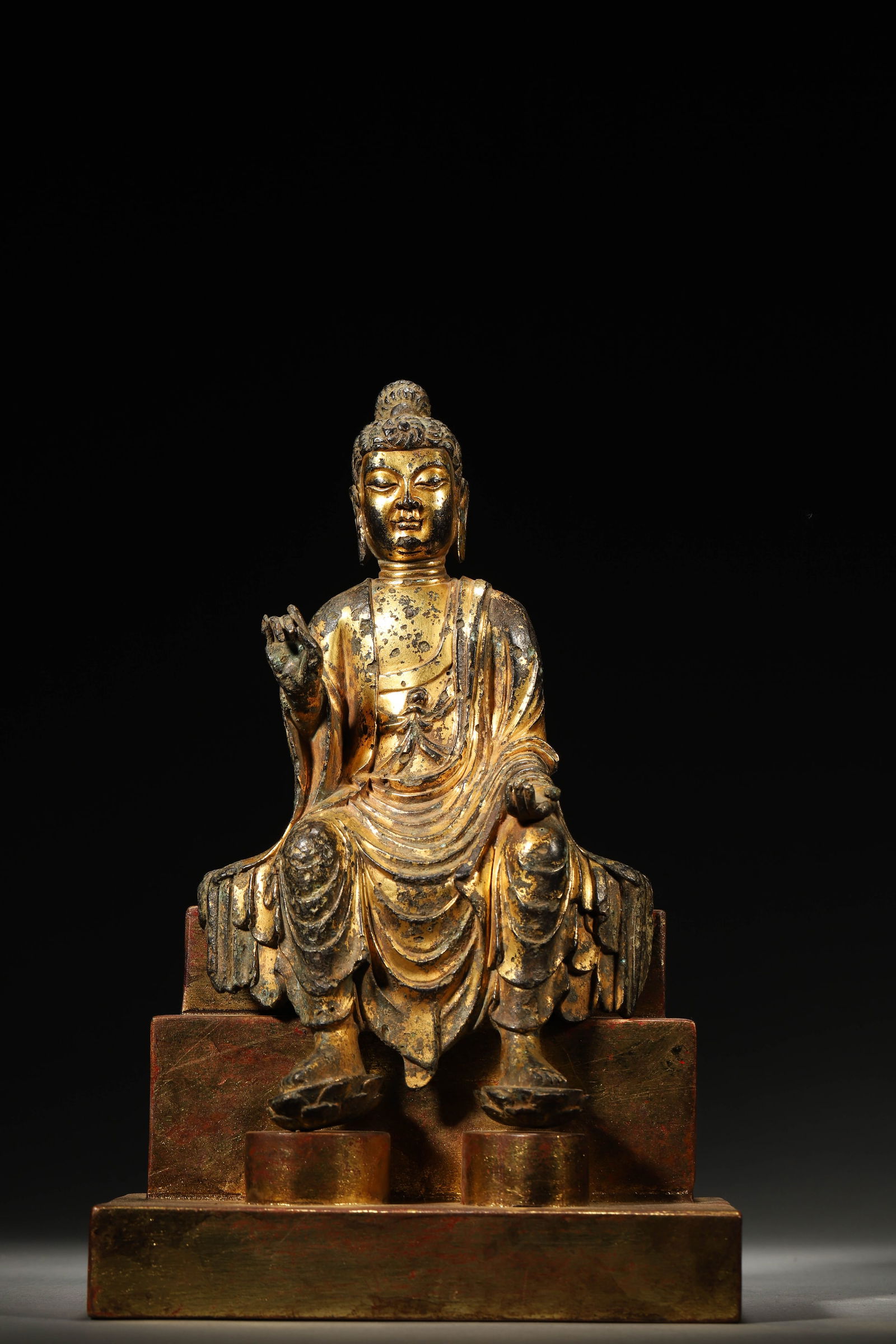 A Gilt Bronze Shakyamuni Buddha Statue Auction