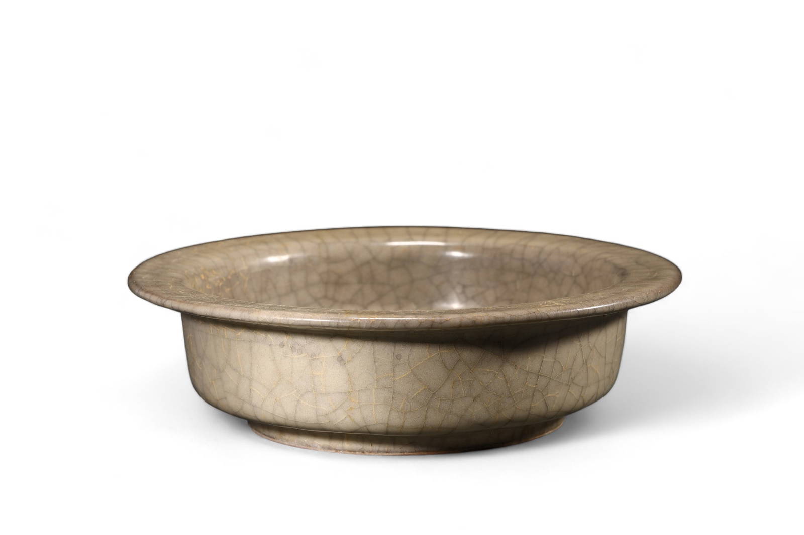 A Ge Type Foliated-edge Washer Auction