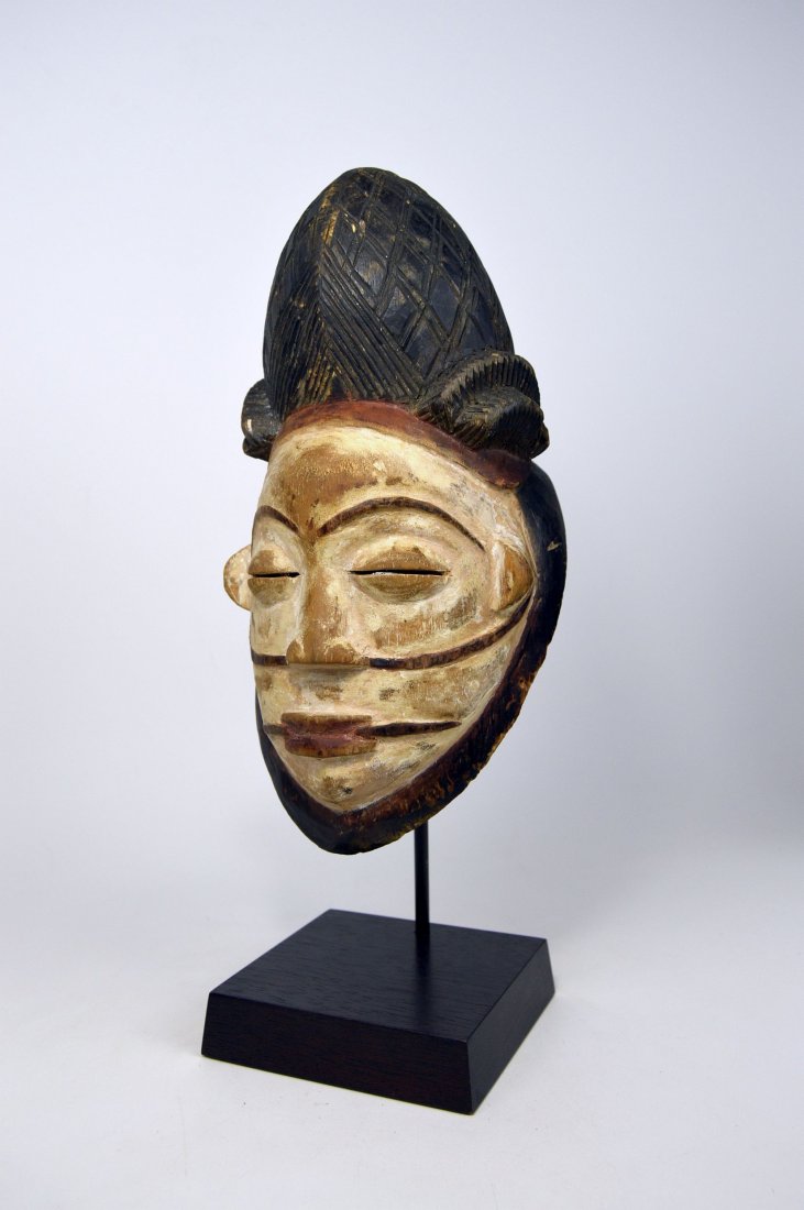 A Fine old PUNU Mukudj African Mask