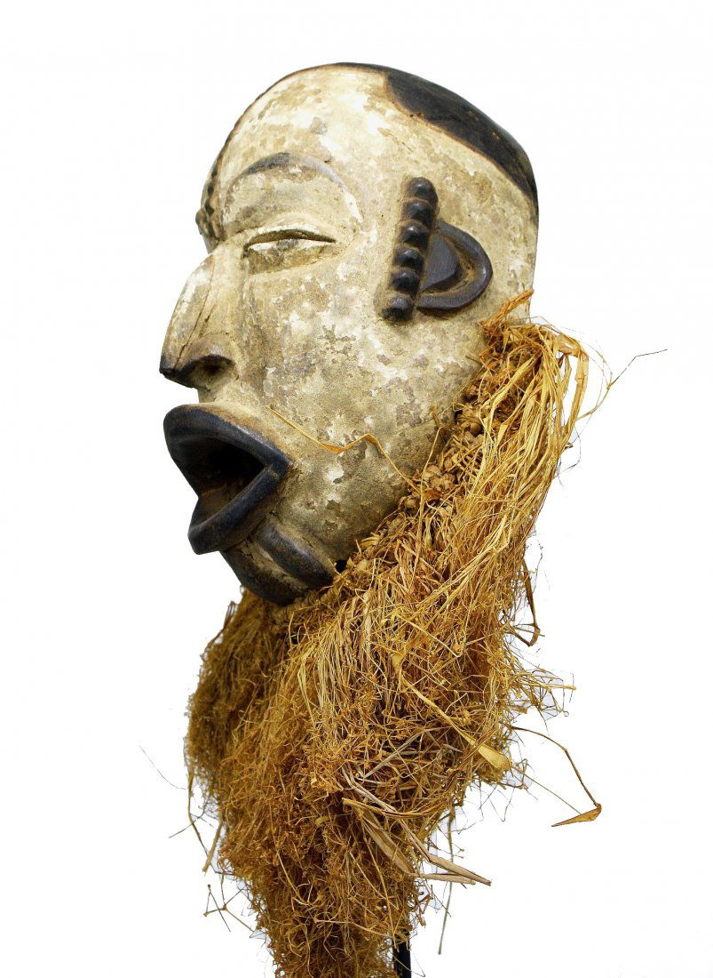 FANTASTIC IDOMA MASK WITH WIDE OPEN MOUTH, AFRICAN ART