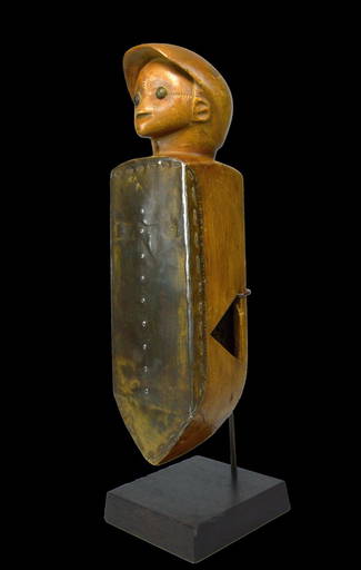 A Rare Fang Ngombi Harp Body With Sister Of God Face