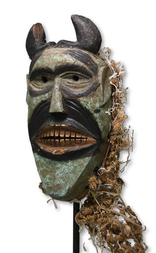 A Dramatic Chewa African Mask