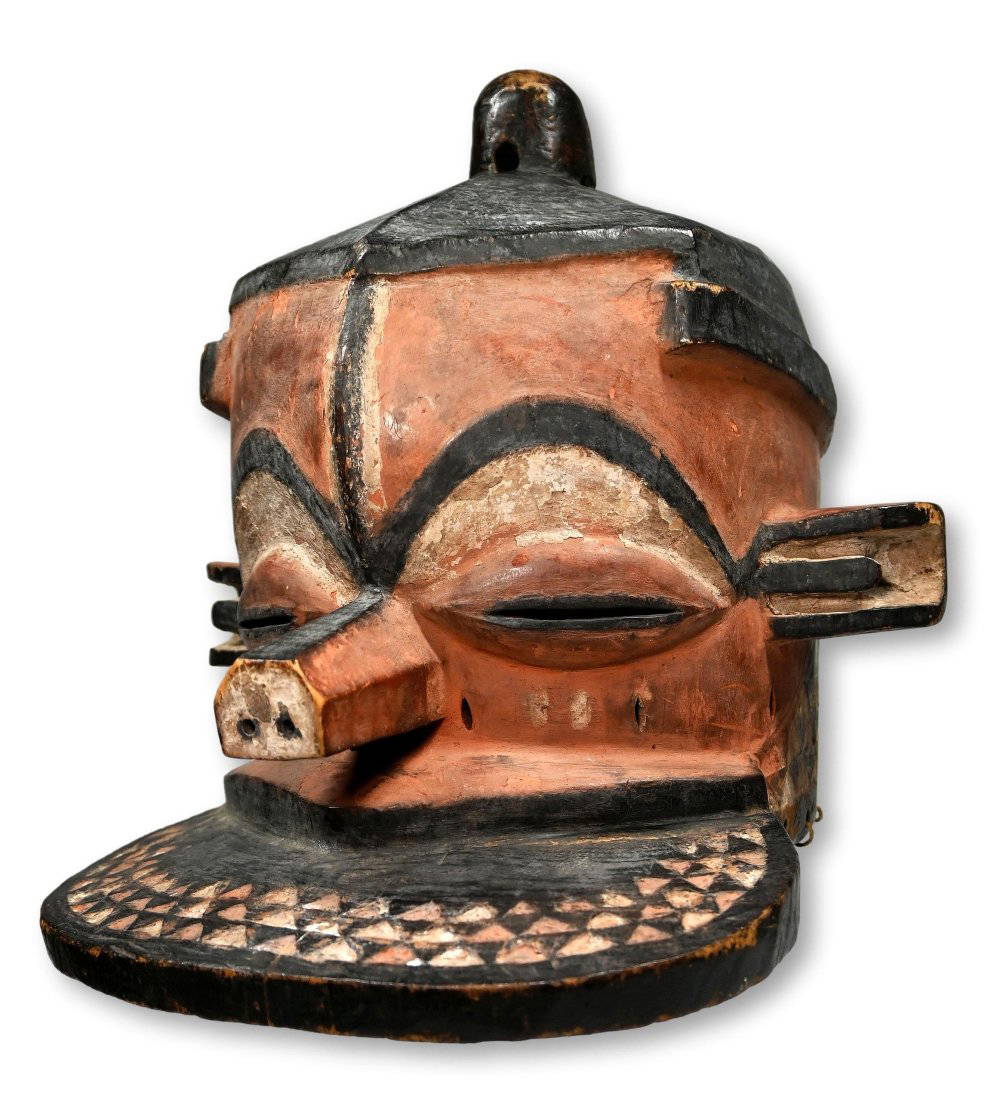 A Fine Old Pende Giphogo Chiefs Mask Auction