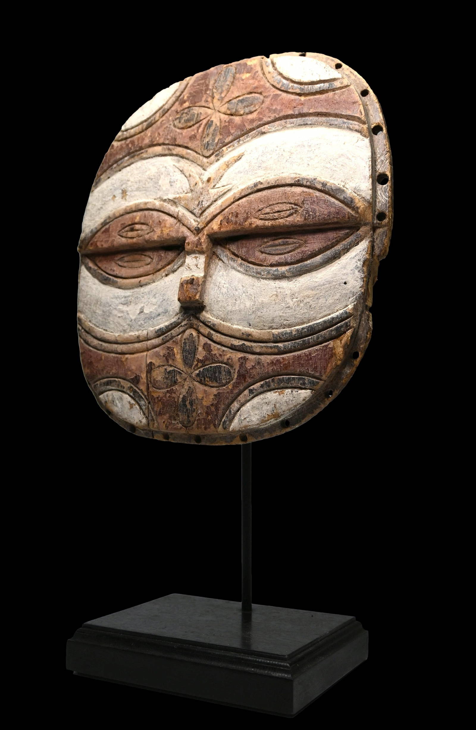 Eket Disc Shaped Mask Ex Stewart Warkow Collection Auction