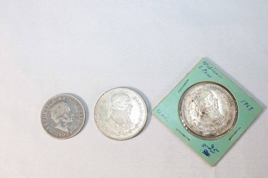 Trio Foreign Silver Coins - Mexico & Colombia Auction