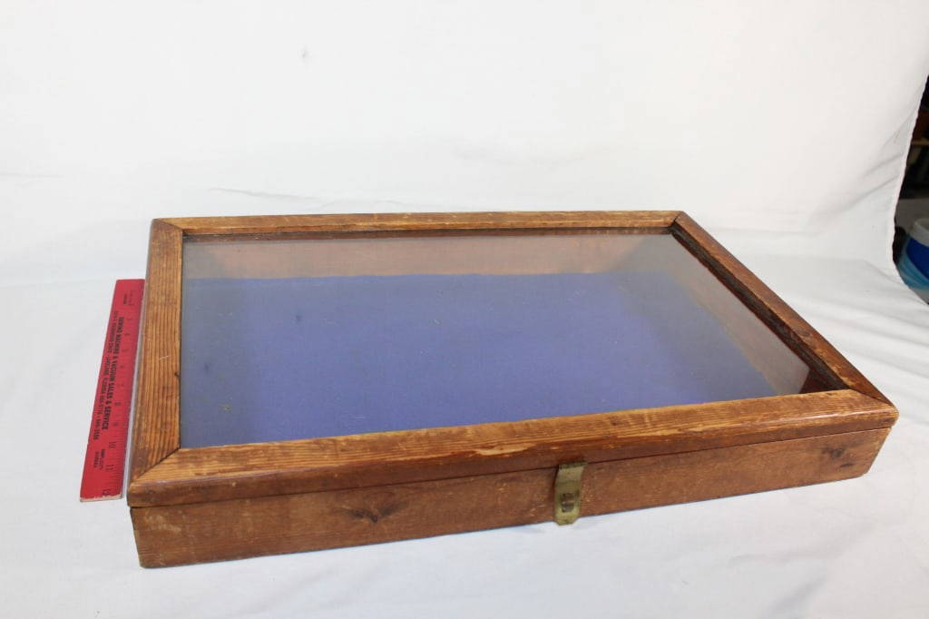 Vtg /rustic Display Case W/ Glass Top Auction