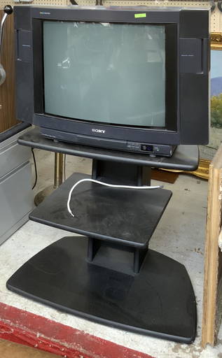 26" Sony Trinitron Tv With Tv Stand.