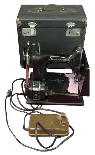 Singer Featherweight Sewing Machine w/ Box. (#0414) on Mar 11, 2023 ...
