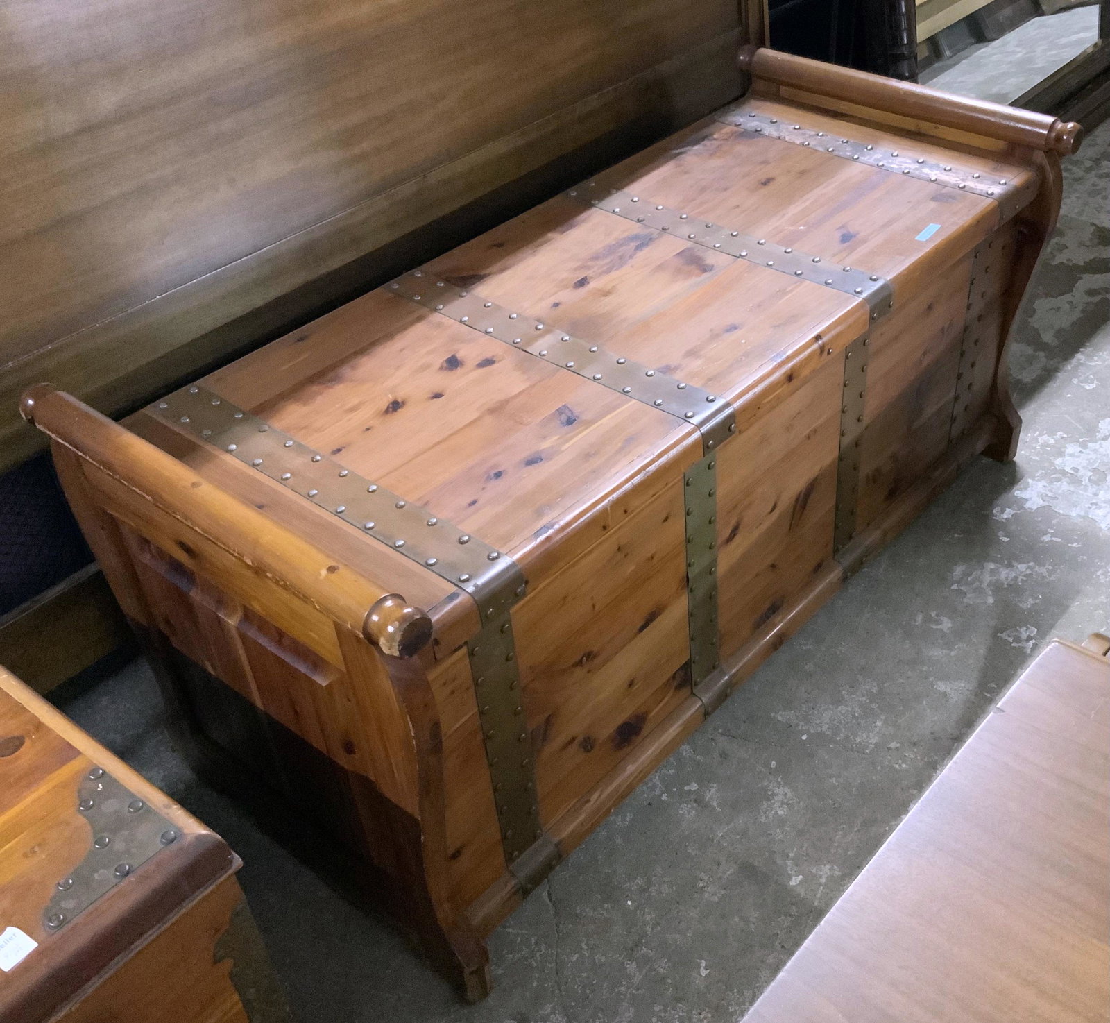 Early American Style Copper Banded Cedar Chest. - Mar 11, 2023 | Direct ...