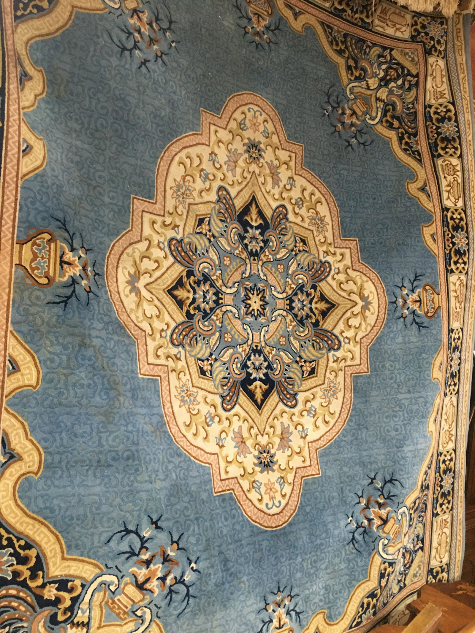 8' X 10' Blue & Tan Chinese Sculptured Rug.