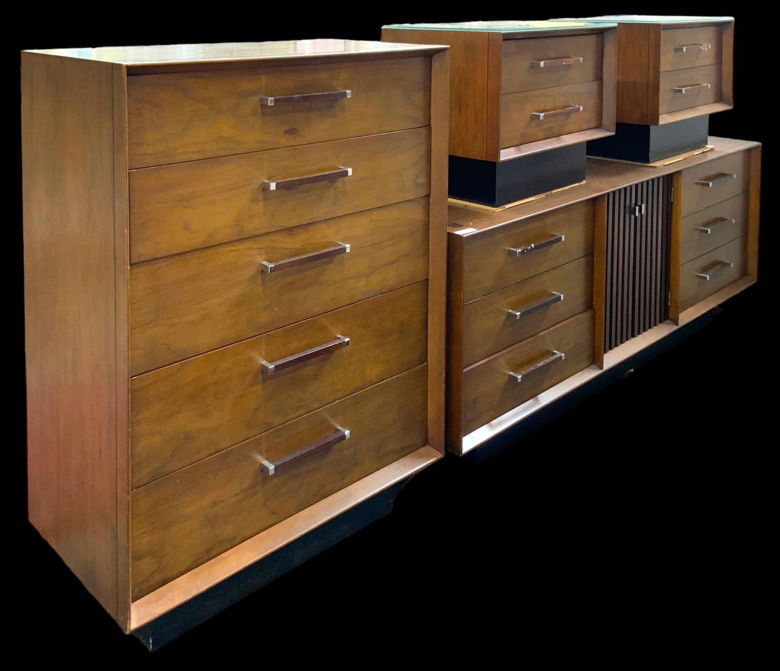 Mid-century Modern Lane Bedroom Set. Auction