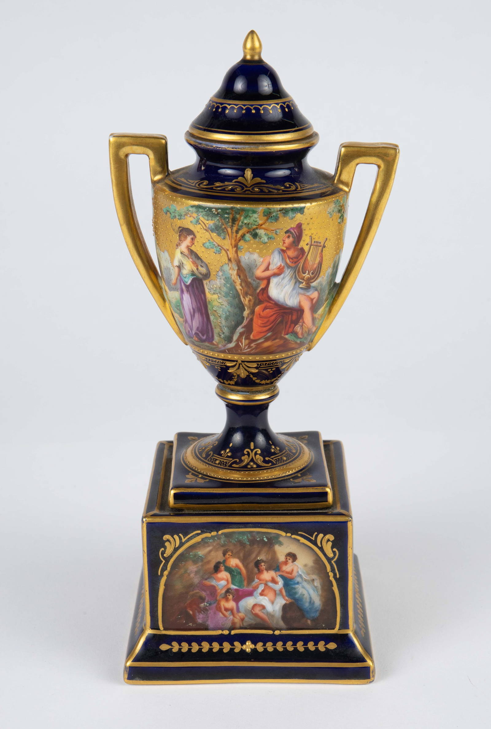 Royal Vienna Porcelain Urn - Juniper & Callisto. Auction