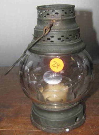 Bulls Eye Pattern Cut Glass Lamp