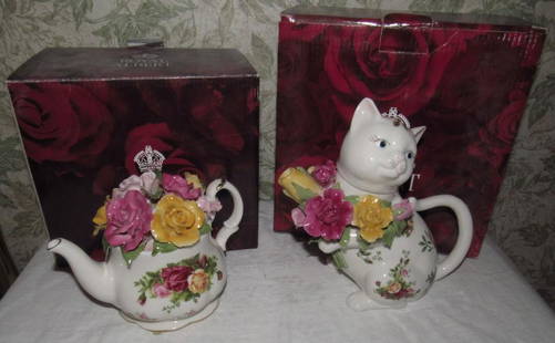Royal Albert Old Country Roses Cat Tea Pot & Music Box