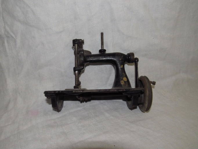Childs American Sewing Machine