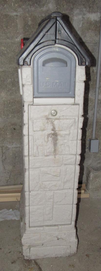 Rubbermaid Type Mailbox