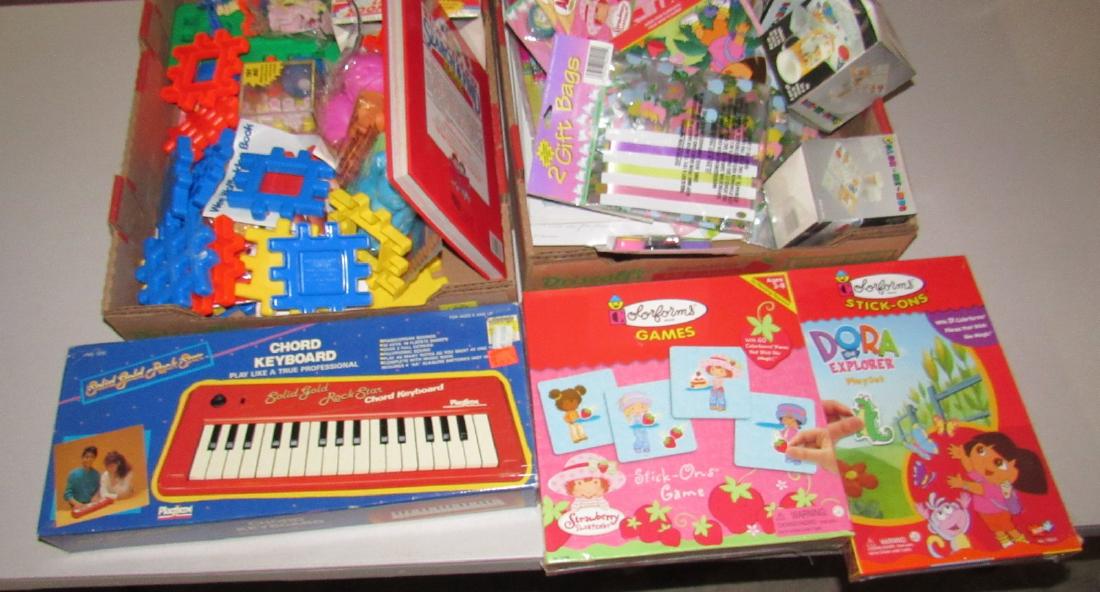 Strawberry Shortcake Dora Colorforms Playtime Keyboard