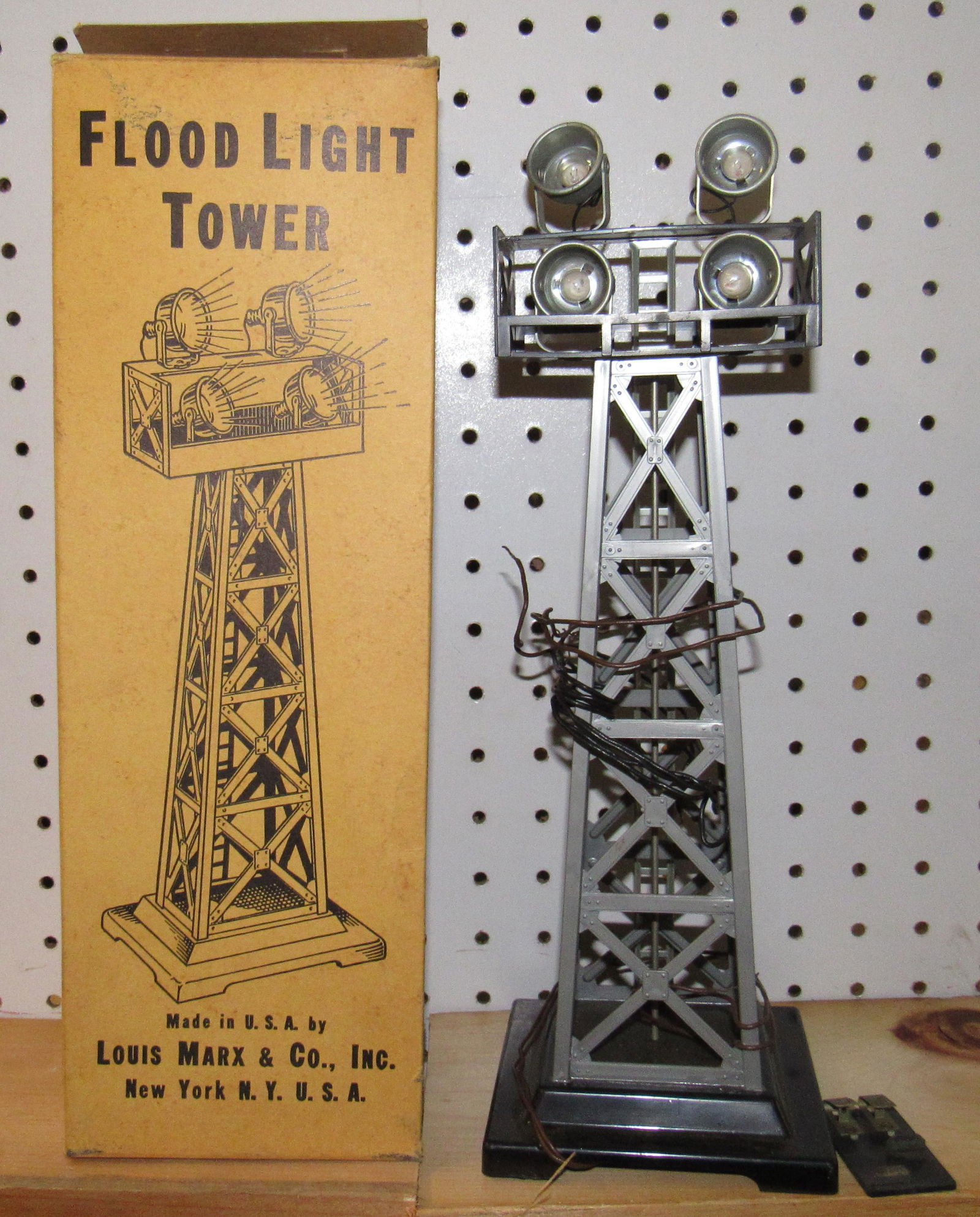 Marx Floodlight Tower - May 10, 2020 | M.J. Stasak Jr. Auction and ...