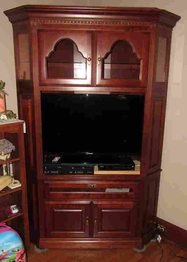 Custom Shoppe Corner Entertainment Center - Jul 26, 2020 | M.J. Stasak ...