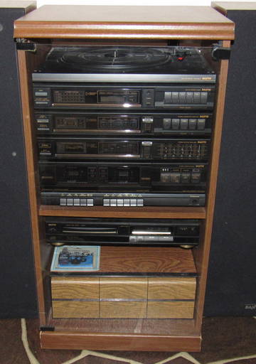 Sanyo Stereo System W/ Model Ss1600 Speakers