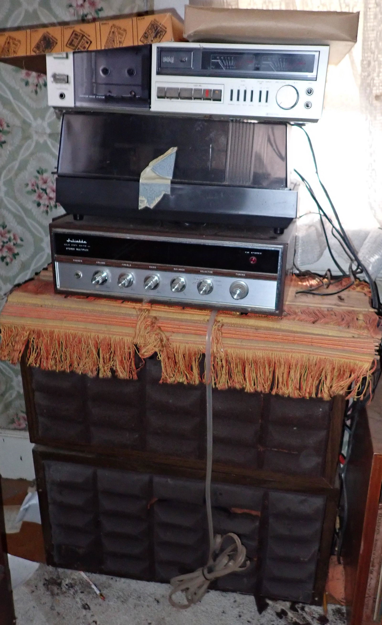 Juliette Record Player & Stereo