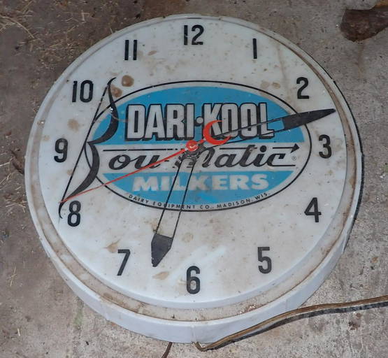 Dari Kool Milkers Clock - Nov 21, 2021 | M.J. Stasak Jr. Auction and ...
