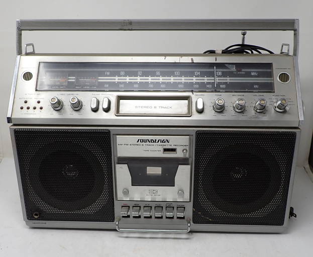 Soundesign 4959 Boombox Radio 8 Track Cassette