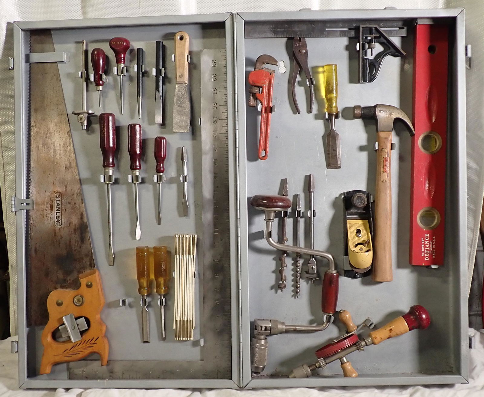 Stanley Defiance No. 895 Tool Cabinet W / Tools